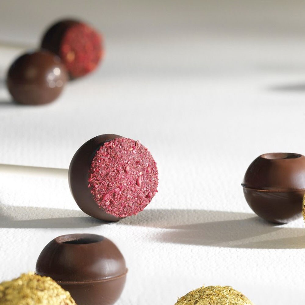 Mona Lisa Milk Chocolate Truffle Shells - 504 Pieces