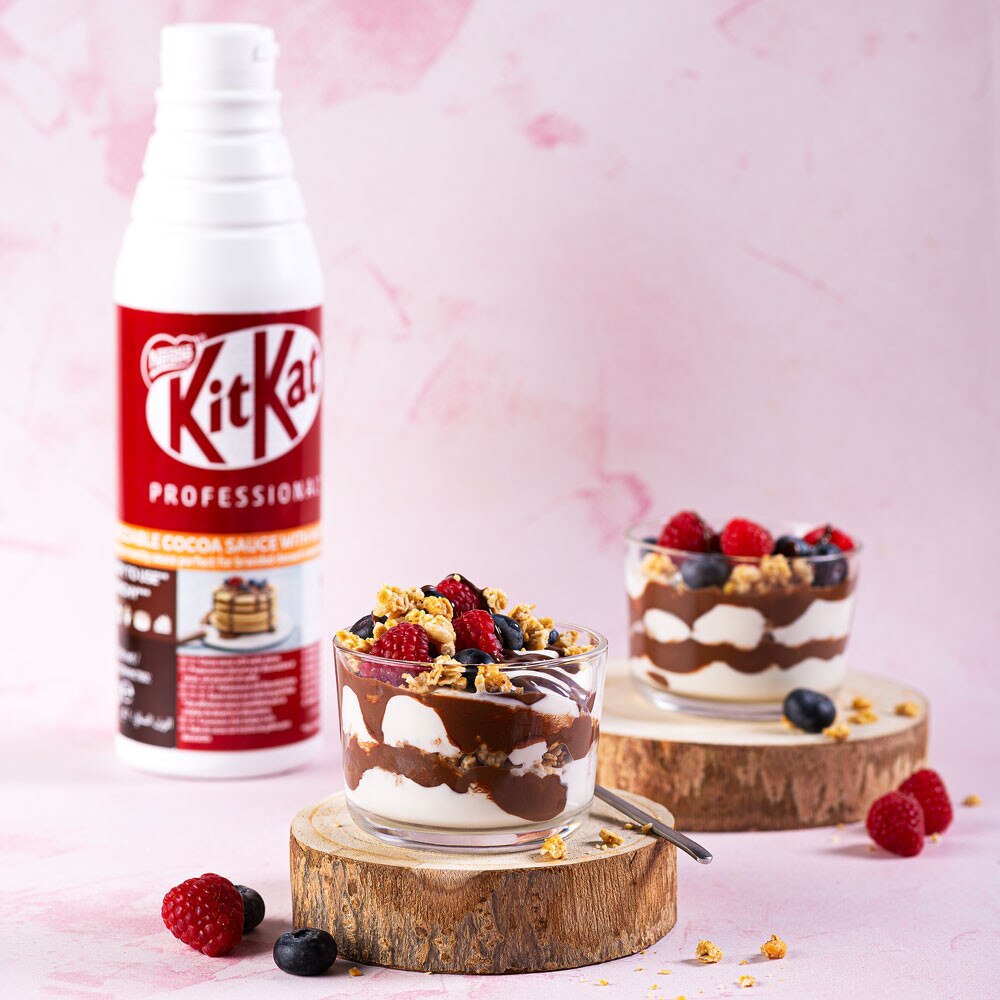 Nestlé KitKat Chocolate Sauce With Wafer Pieces 1kg